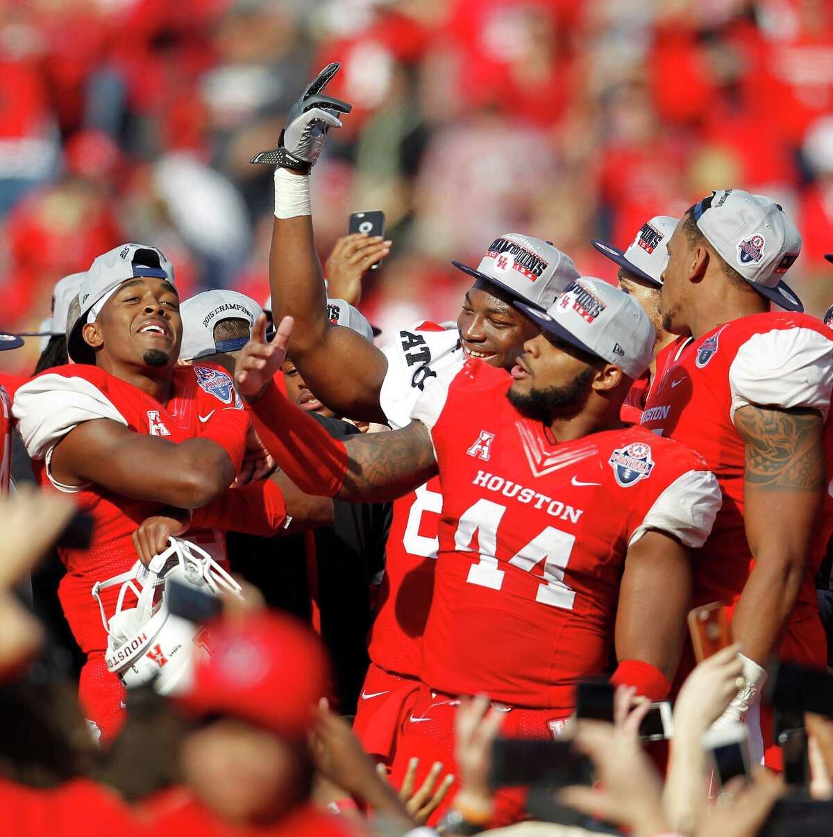 UH tops Temple for AAC championship, clinches spot in major bowl