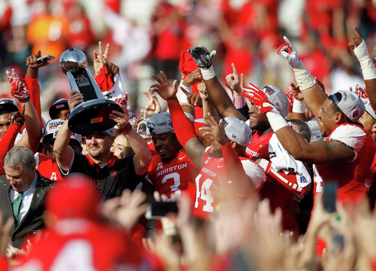 UH tops Temple for AAC championship, clinches spot in major bowl