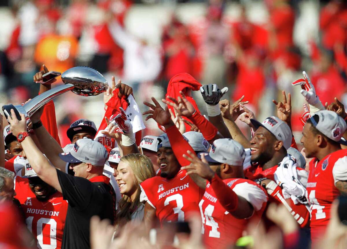 UH tops Temple for AAC championship, clinches spot in major bowl
