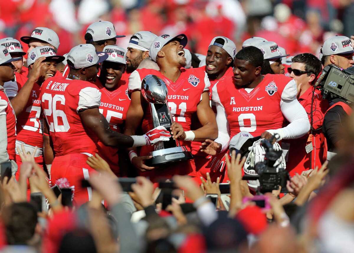 UH tops Temple for AAC championship, clinches spot in major bowl