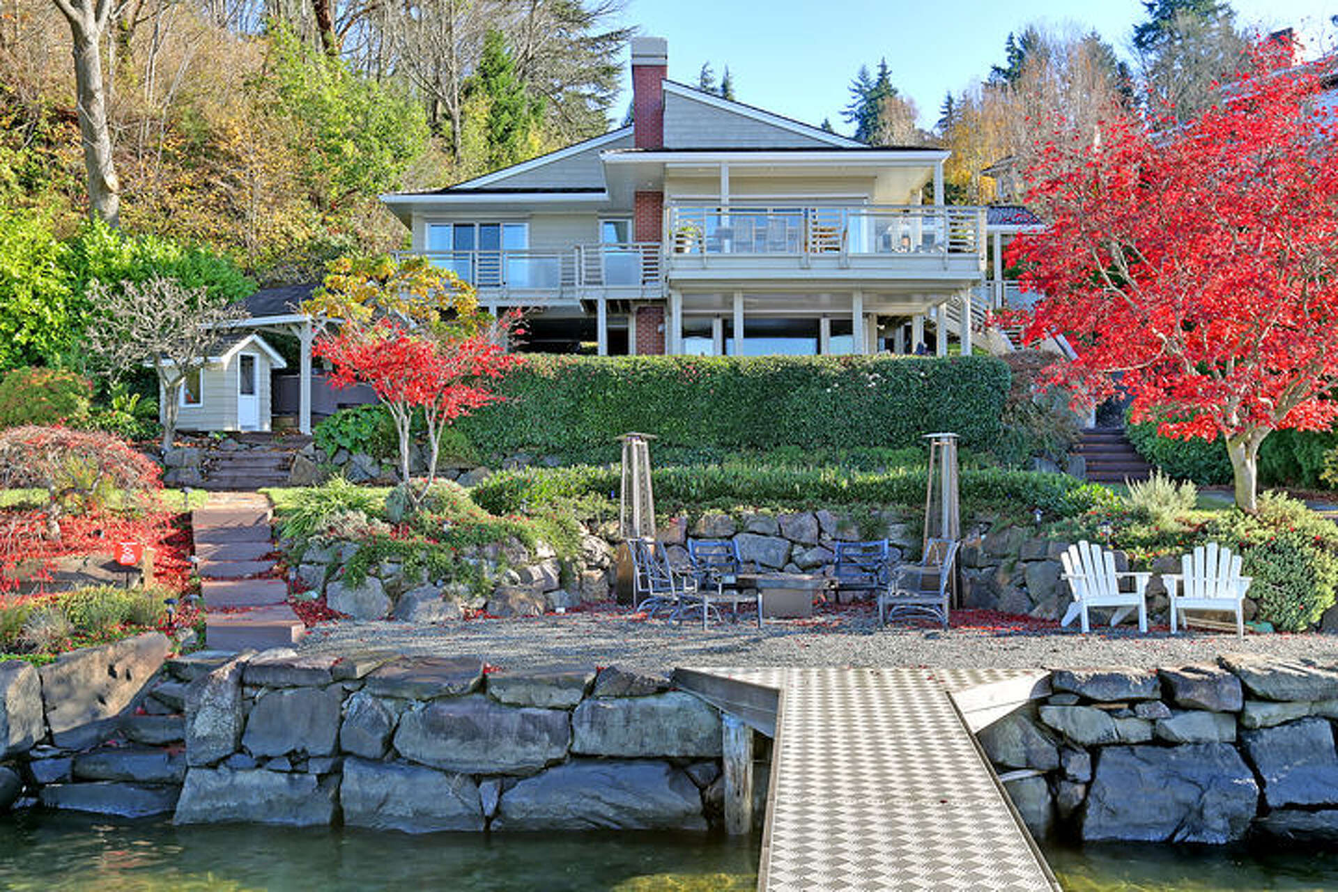 Northwest real estate find: Lakefront home with Seahawks connections