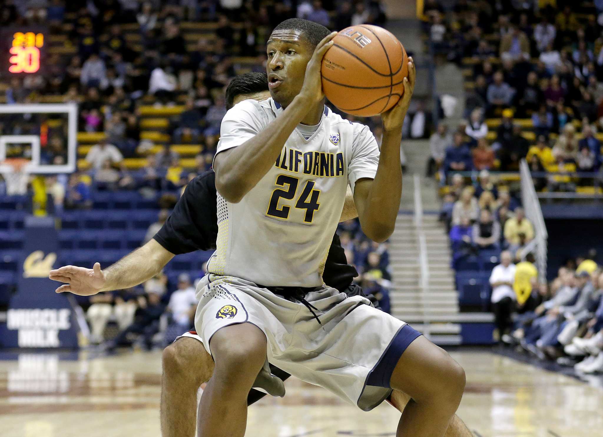 Cal basketball focuses on breaking zone