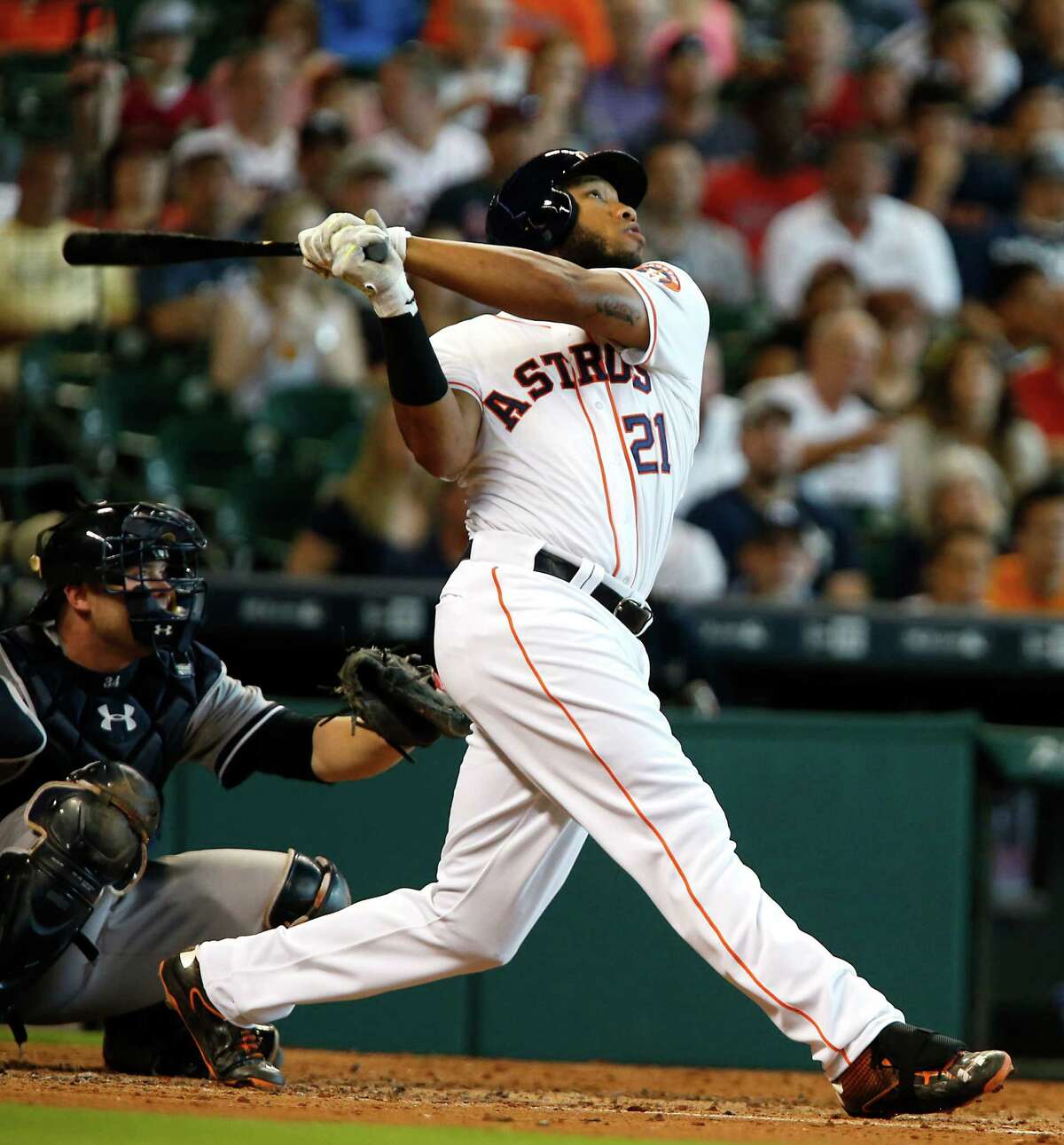 Astros' Jon Singleton passes through waivers unclaimed