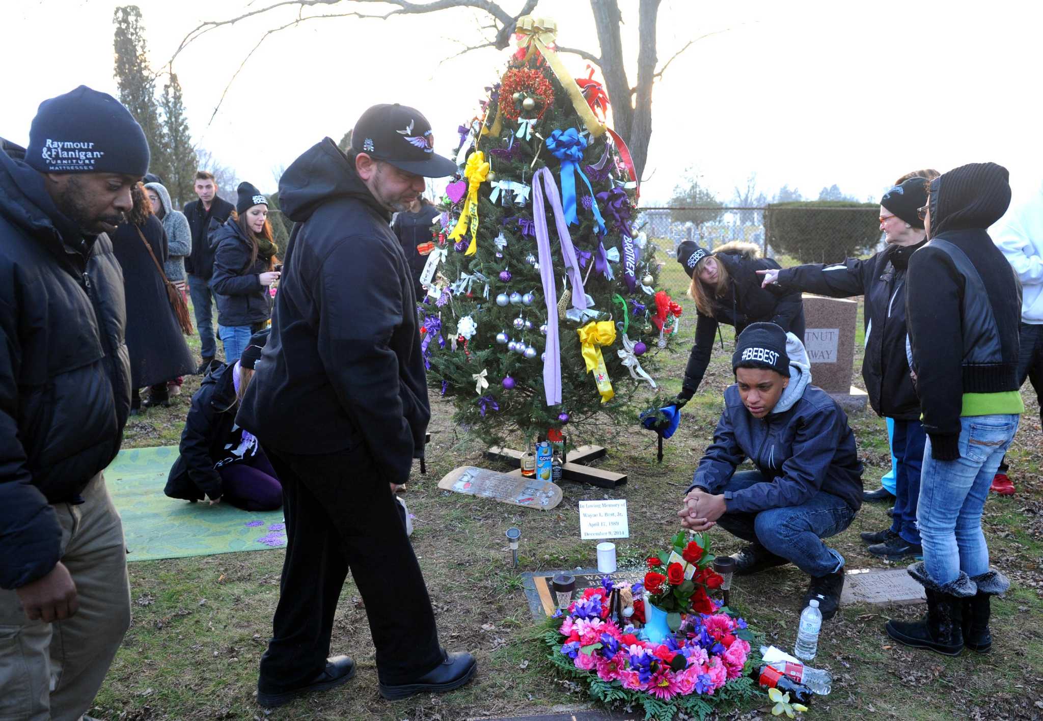 Graveside tree-lighting recalls Wayne Best Jr.