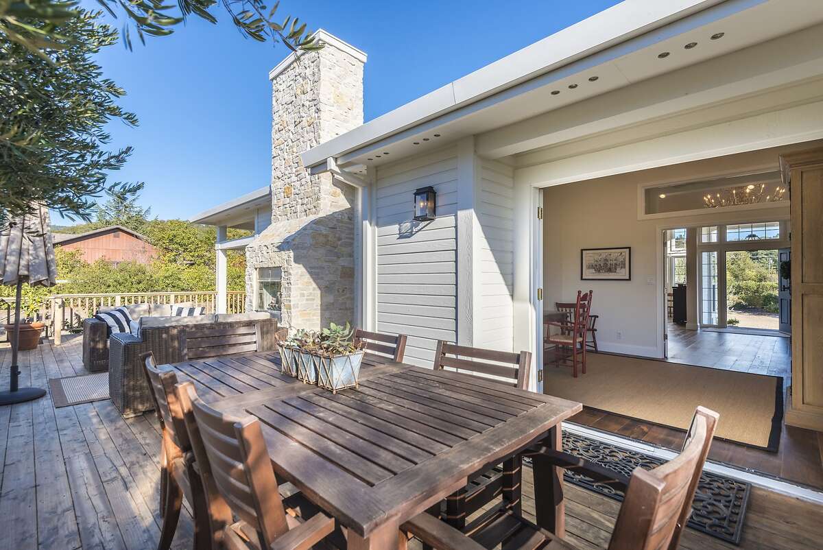 Hobby vineyard, entertainer’s backyard in Wine Country