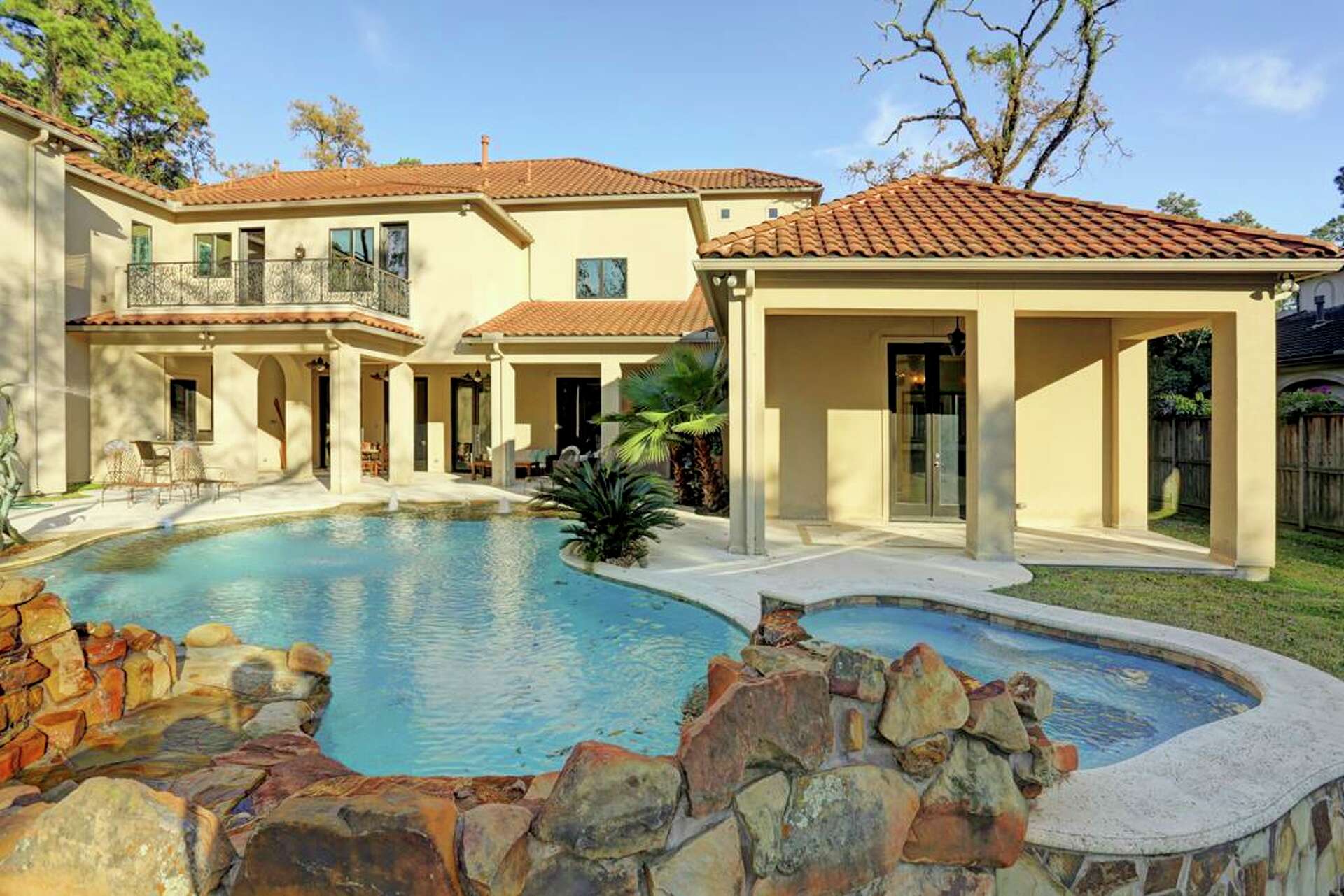 Opulent, foreclosed Memorial mansion sells