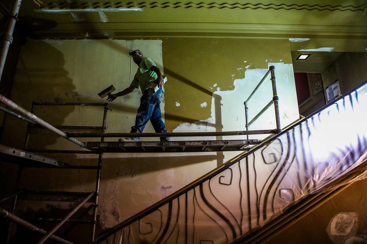 New Mission Theater dusts off marquee, opens with ‘Star Wars’