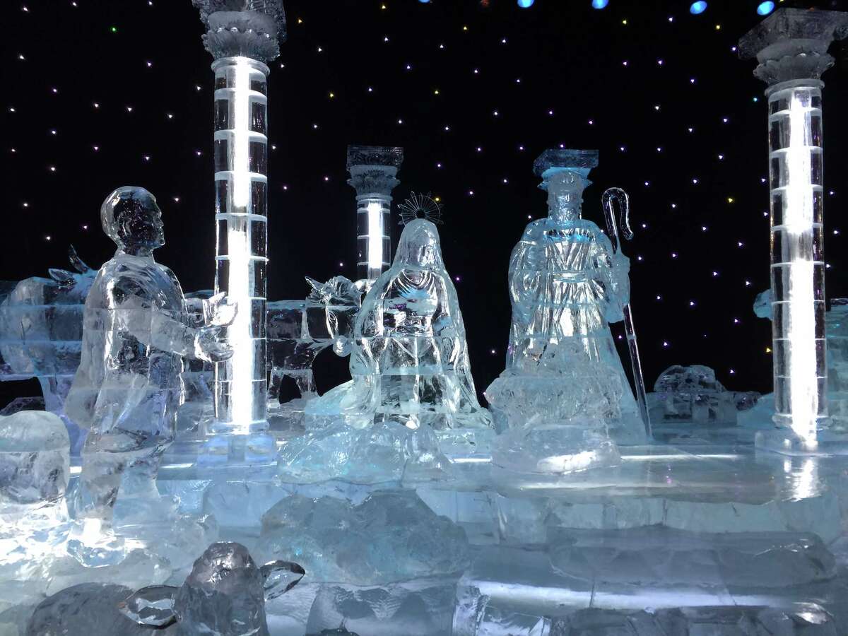 Ice sculptures delight freezing crowds in Grapevine