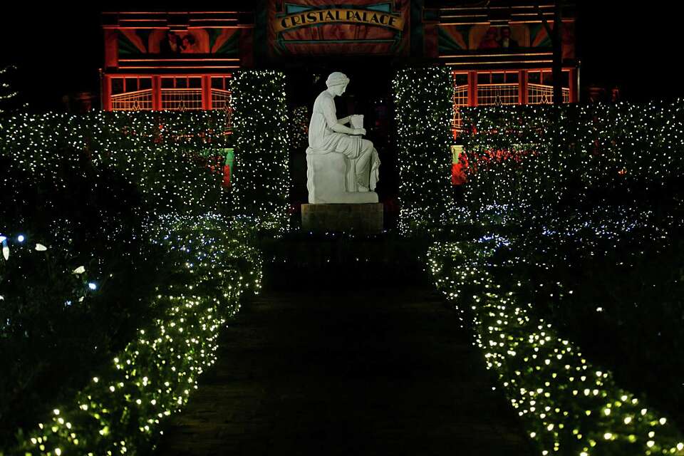 8 great places to see Christmas lights in Houston