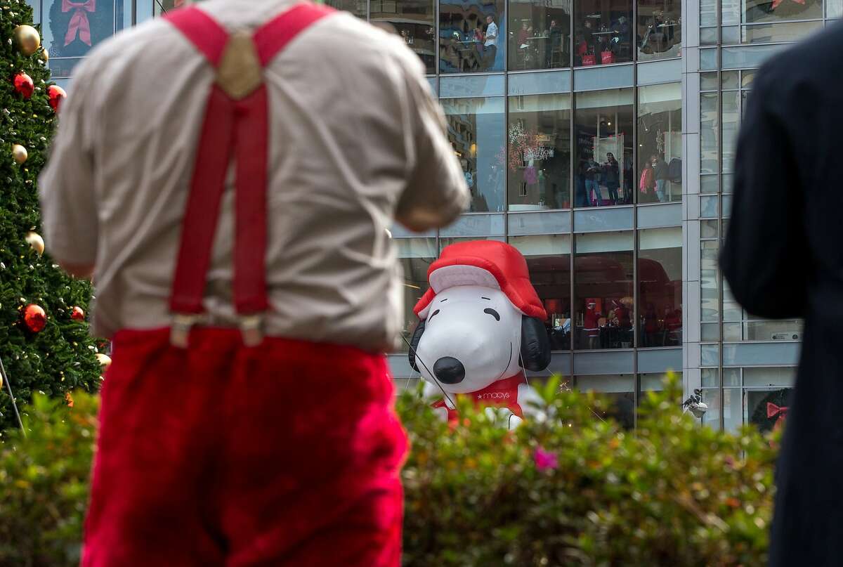 Santas and friends fill downtown for annual holiday bar hop