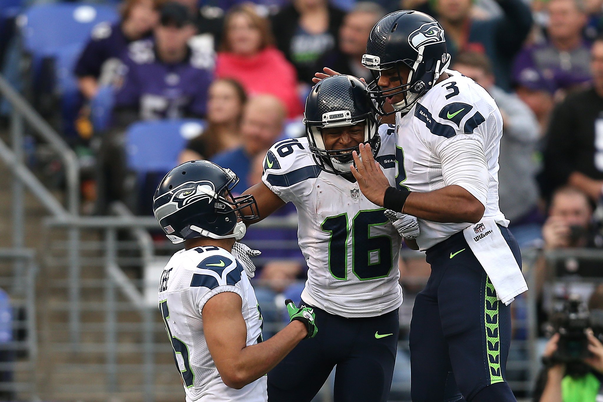 Russell Wilson throw 5 TD passes in Seahawks’ costly win