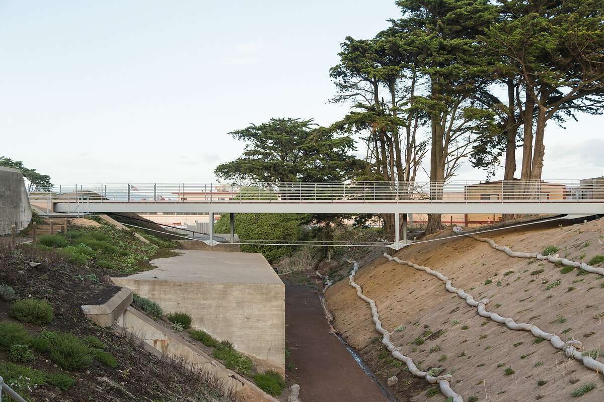 New Presidio footbridge fits in well with its famous neighbor
