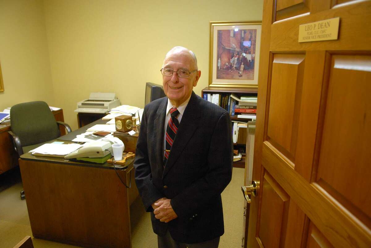 Leo Dean, paratrooper who took up skydiving at 75, dead at 91