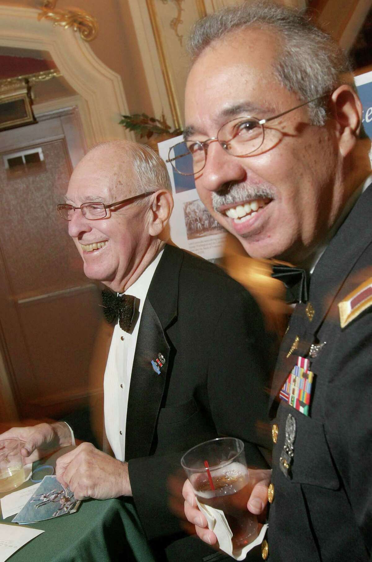 Leo Dean, paratrooper who took up skydiving at 75, dead at 91