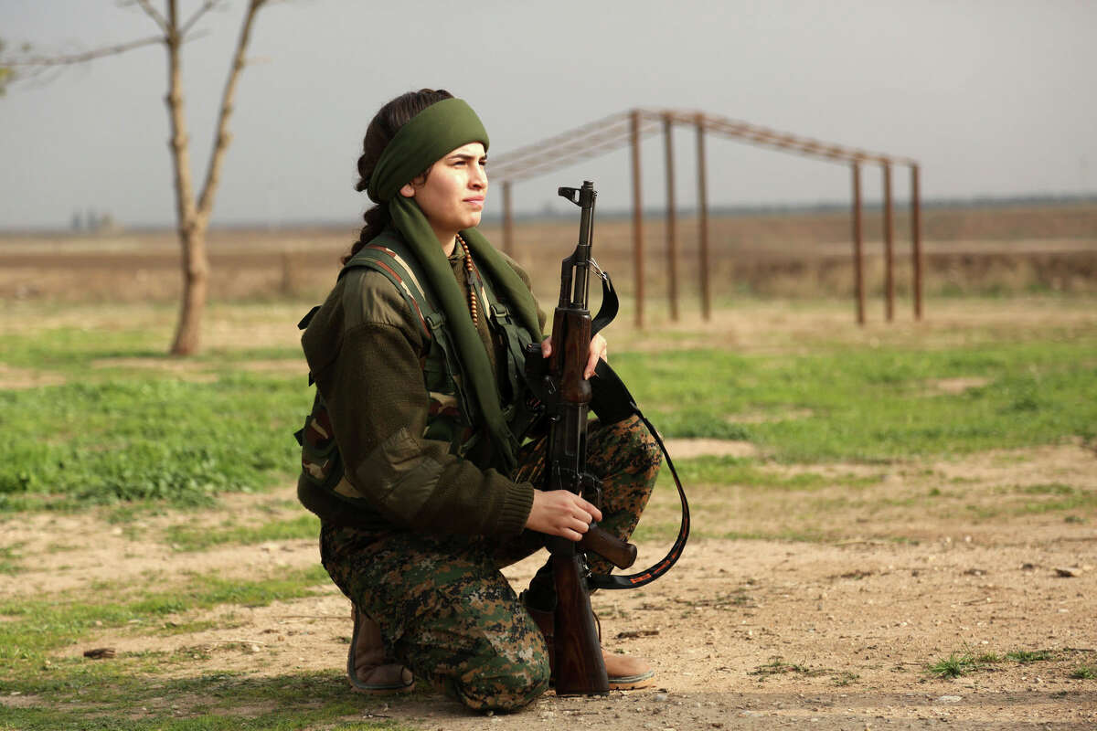 Christian female soldiers of Female Protection Forces battle ISIS on ...