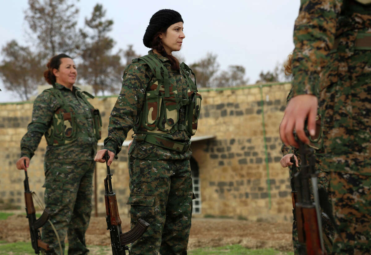 Christian female soldiers of Female Protection Forces battle ISIS on ...