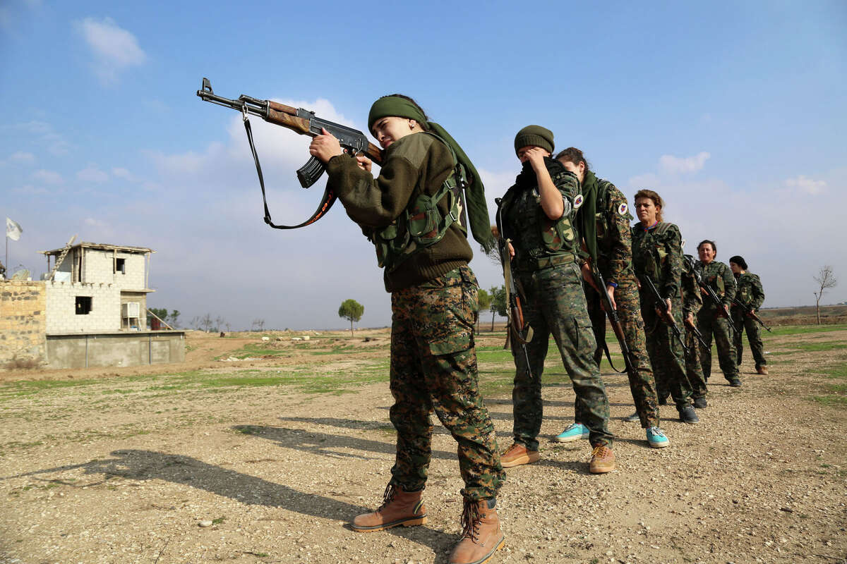 Christian female soldiers of Female Protection Forces battle ISIS on ...