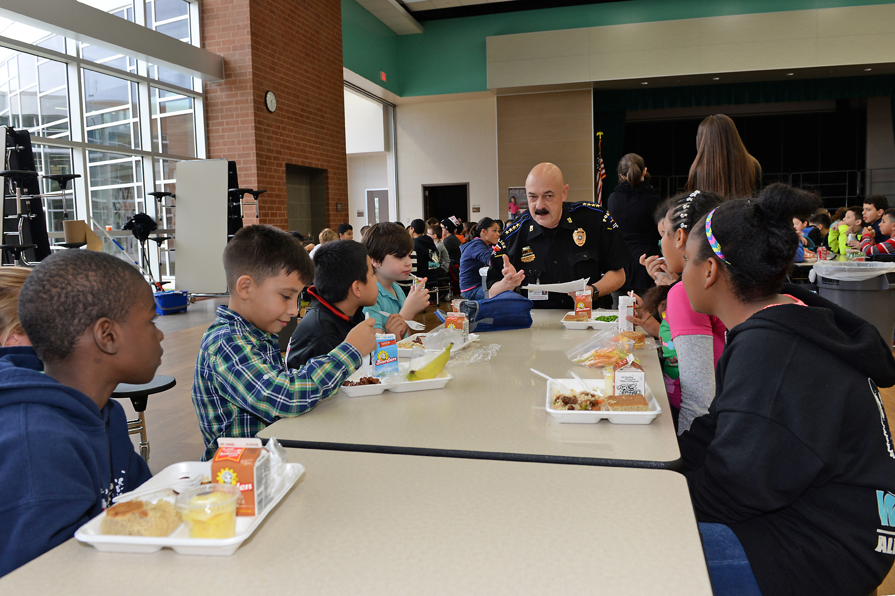 CFISD police chief surprises Woodard pupils