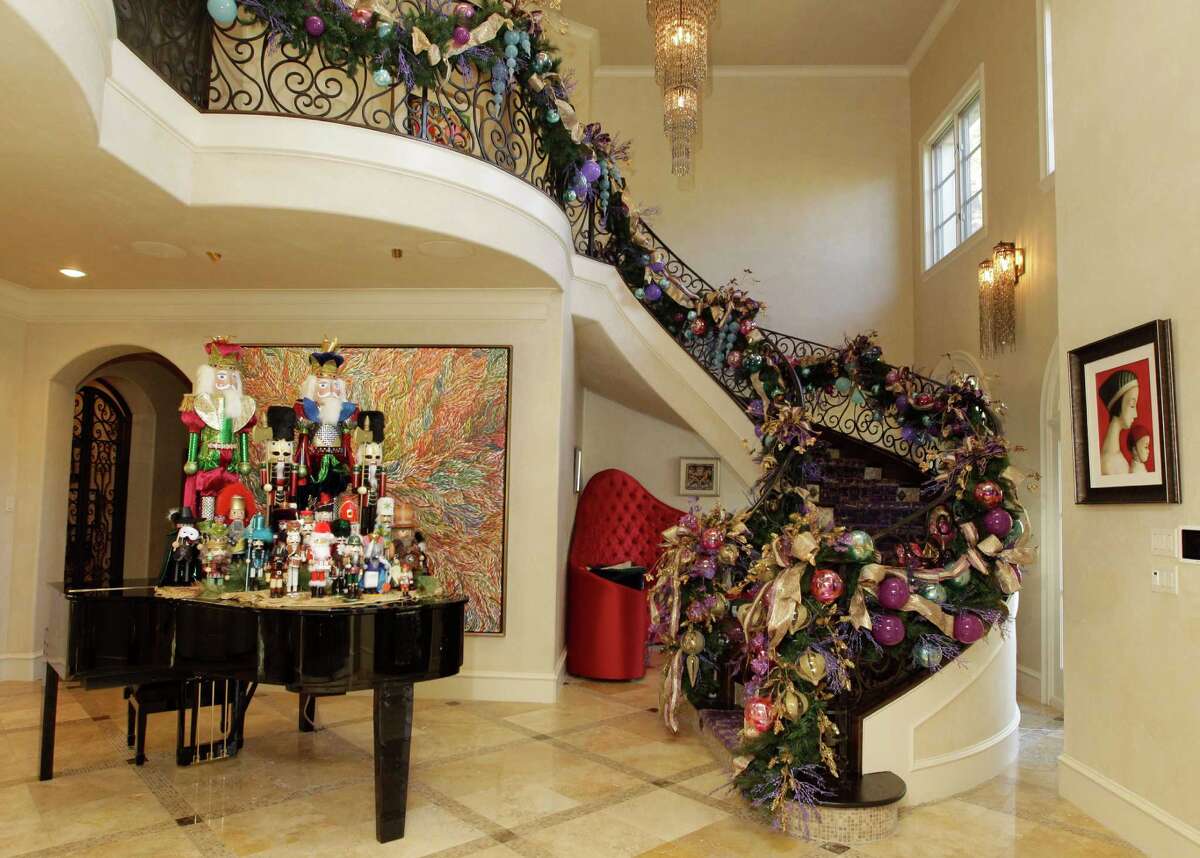 A Woodlands couple goes all-out for the holidays
