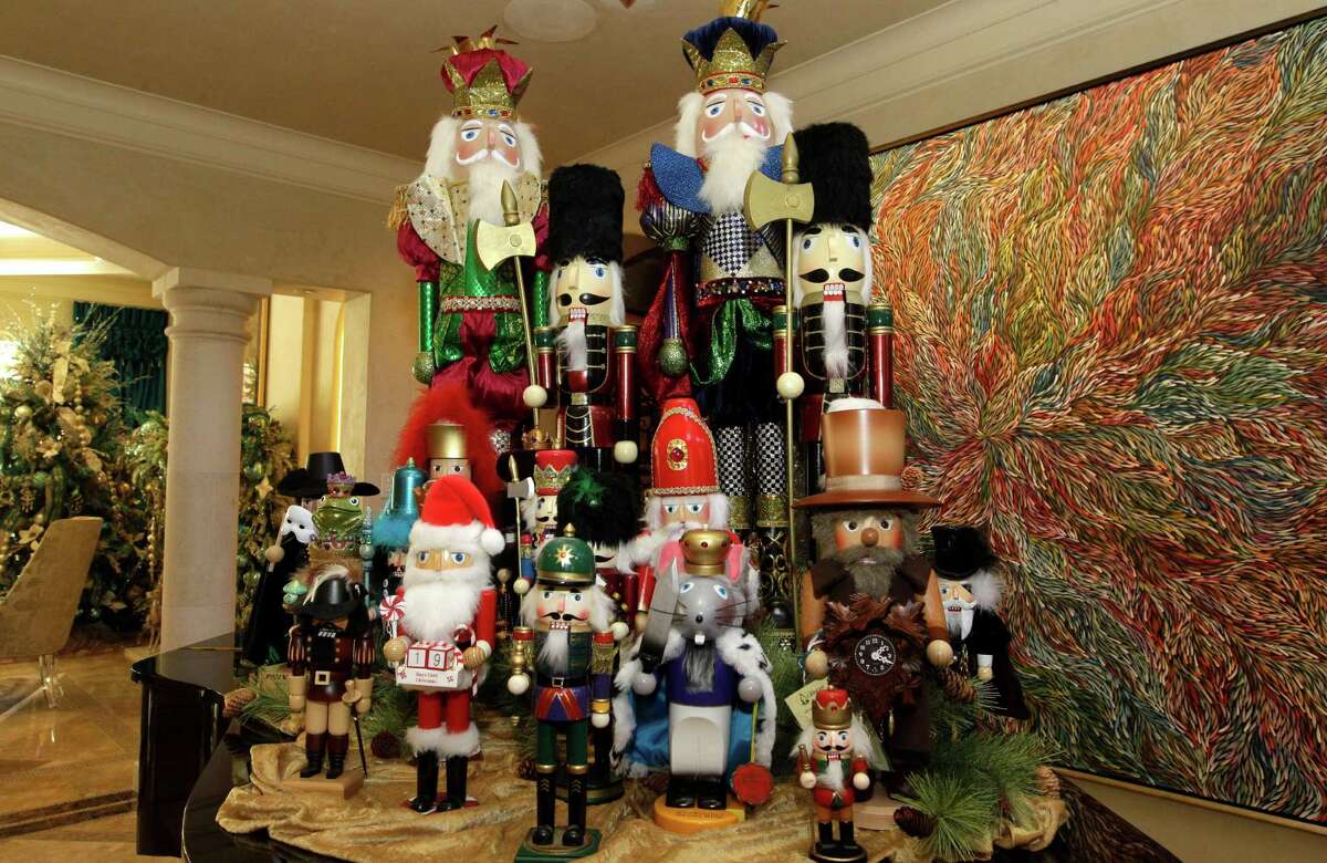 A Woodlands couple goes all-out for the holidays