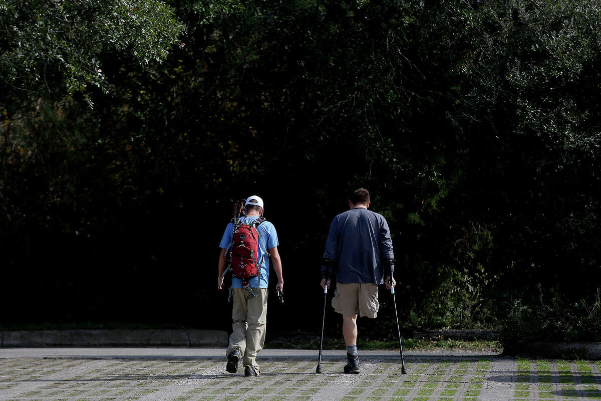 S.A. woman pushes amputees to the top