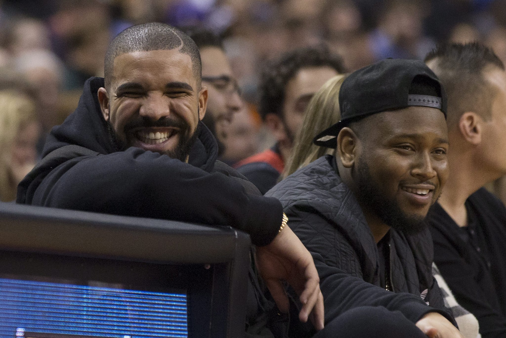 Drake got In-N-Out in Alameda with Steph and Ayesha Curry last night