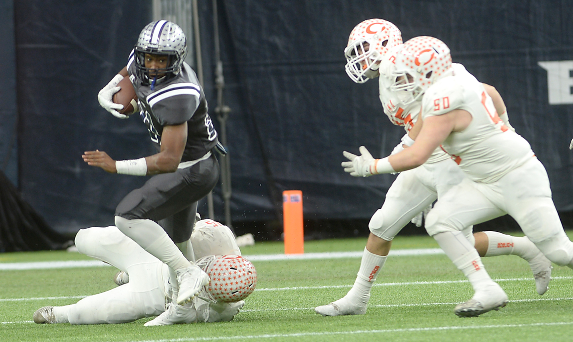 Mustangs win first state championship since 1987