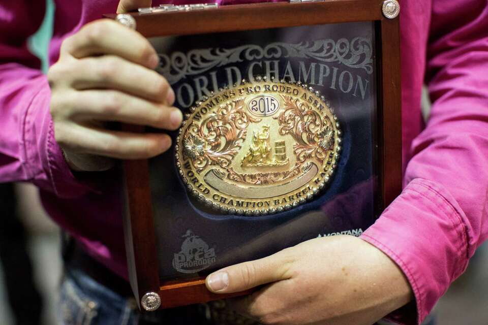 Prize mount brings home the gold buckle in barrel racing