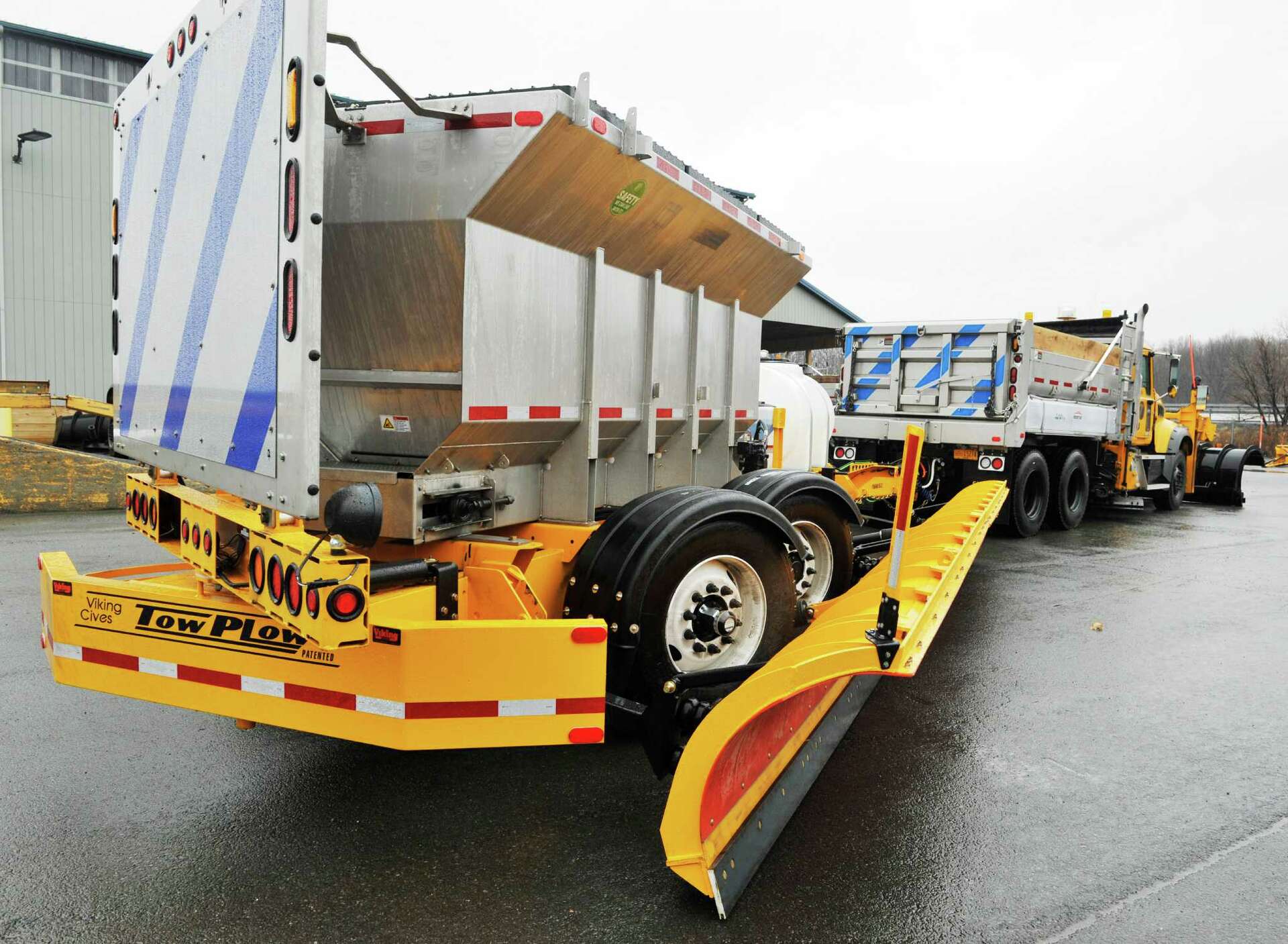 New York state DOT unveils larger snow plows