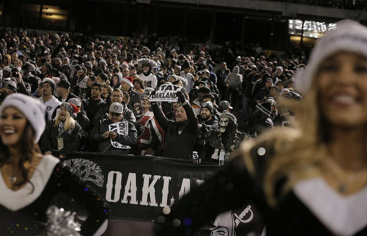 Oakland Raiders fans plead for a stay