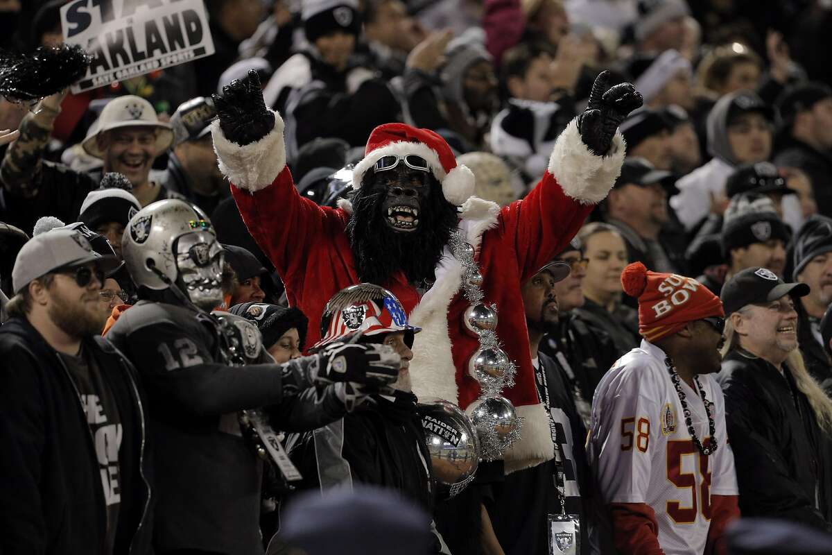 Raiders win in OT as Charles Woodson says goodbye