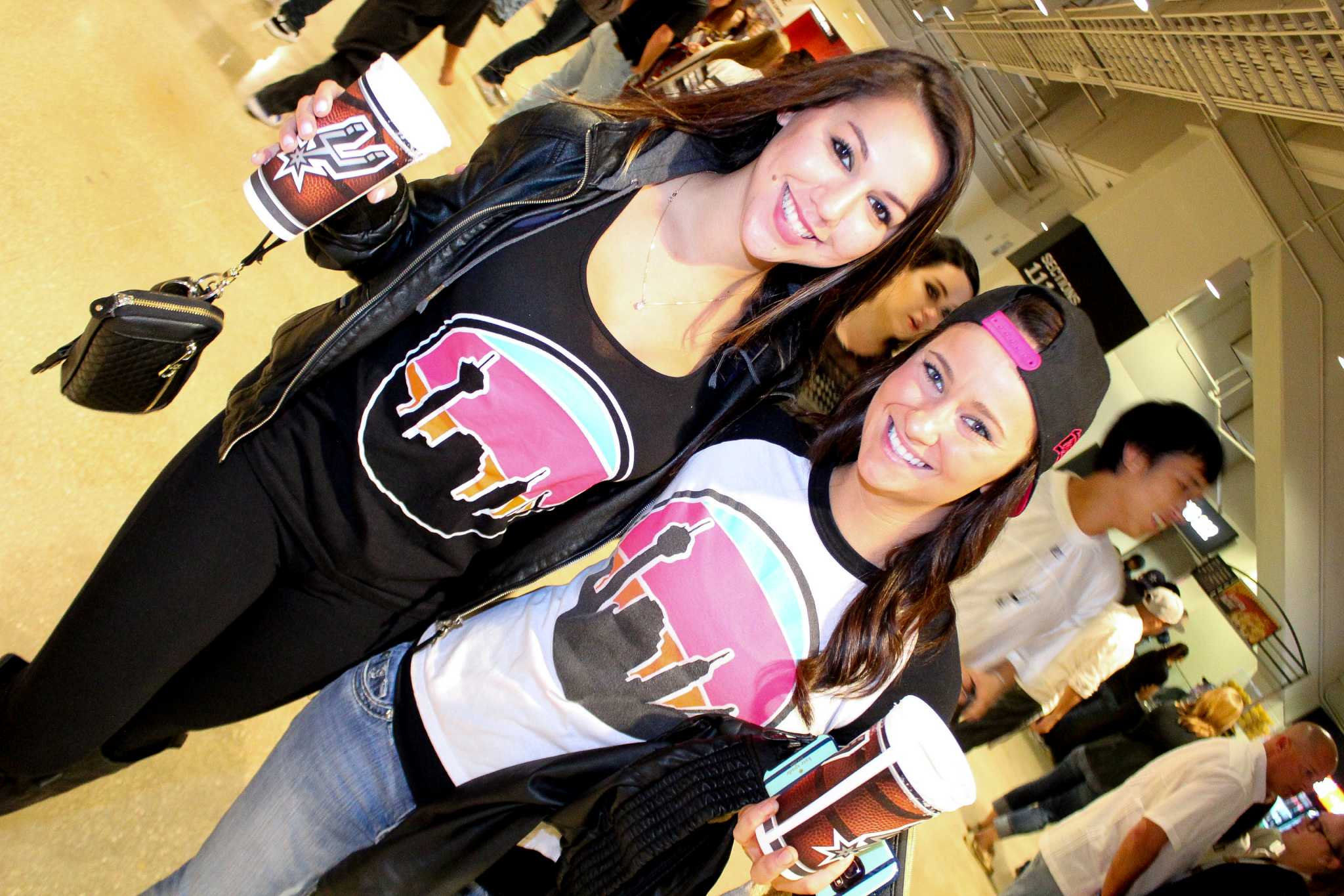 Spurs fans cheer team to win over Nuggets