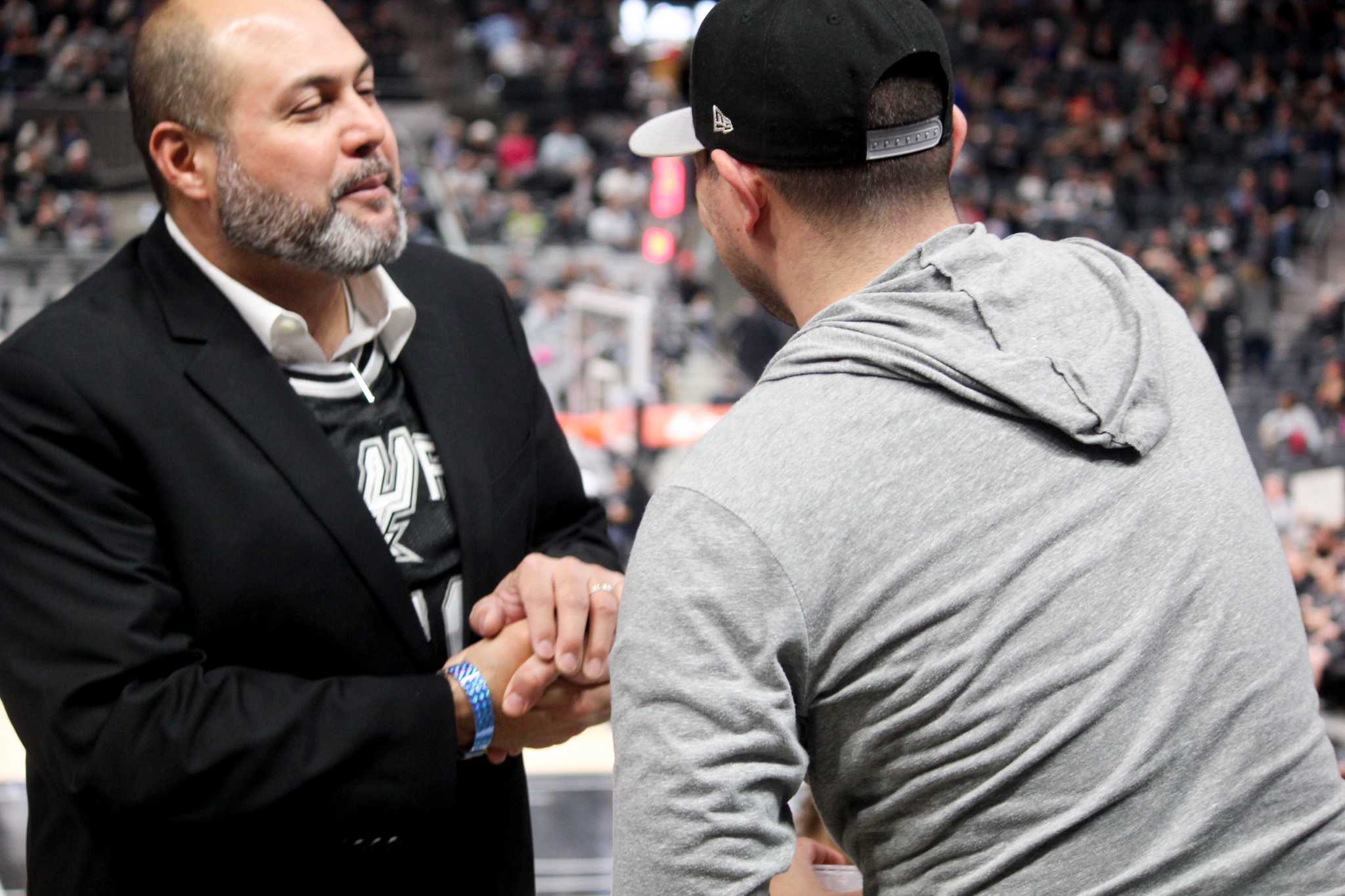 Spurs fans cheer team to win over Nuggets