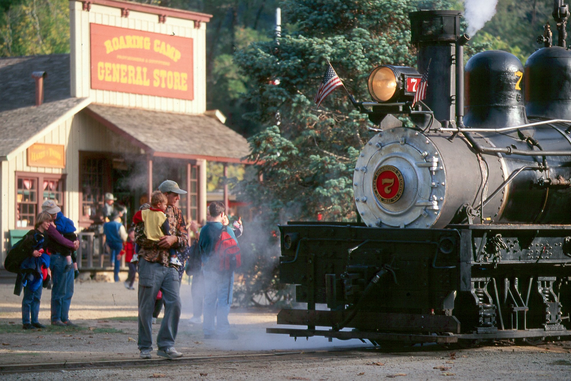 8 hurt outside Santa Cruz as tourist steam train crashes