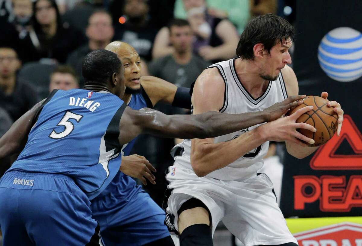 Boban Marjanovic's hands look impossibly huge