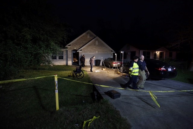 2 dead in suspicious NW Houston house fire