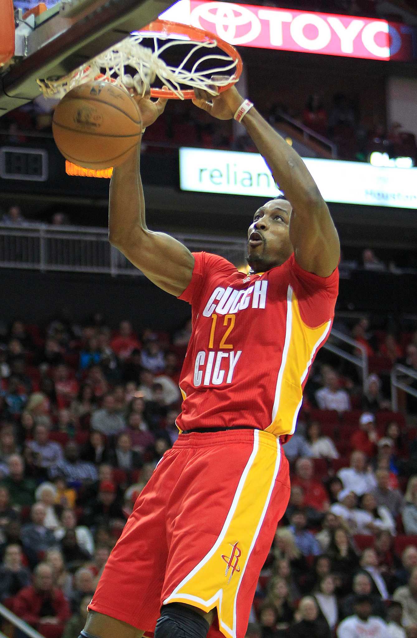 Rockets recognize need to get Howard ball inside