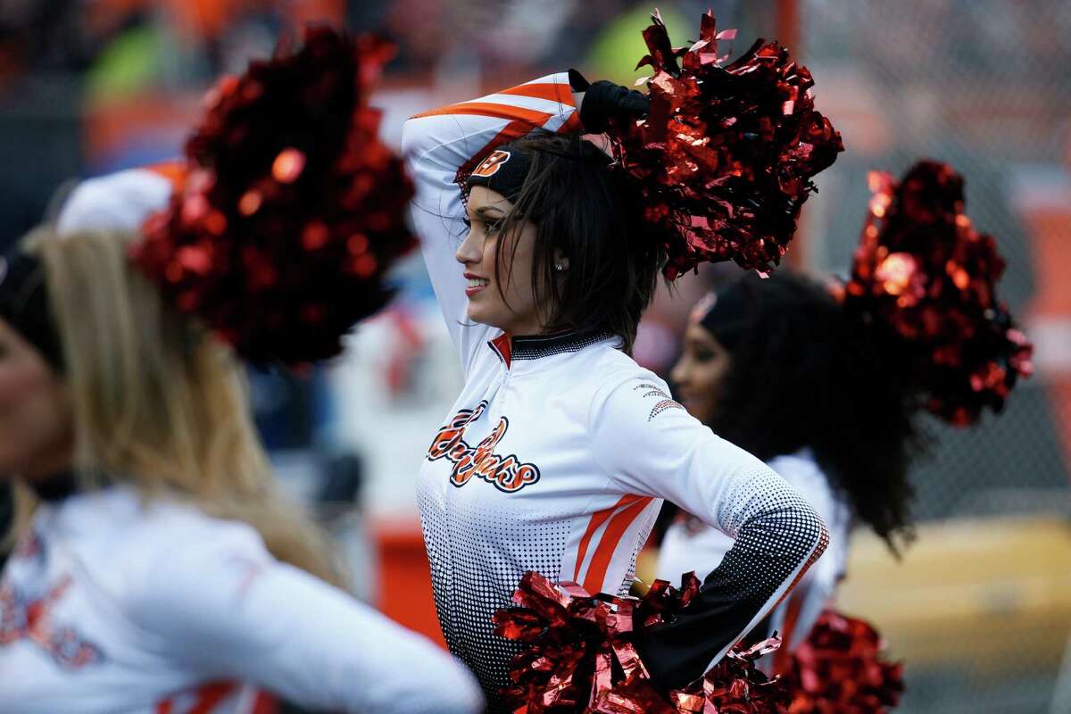 NFL cheerleaders from Week 17