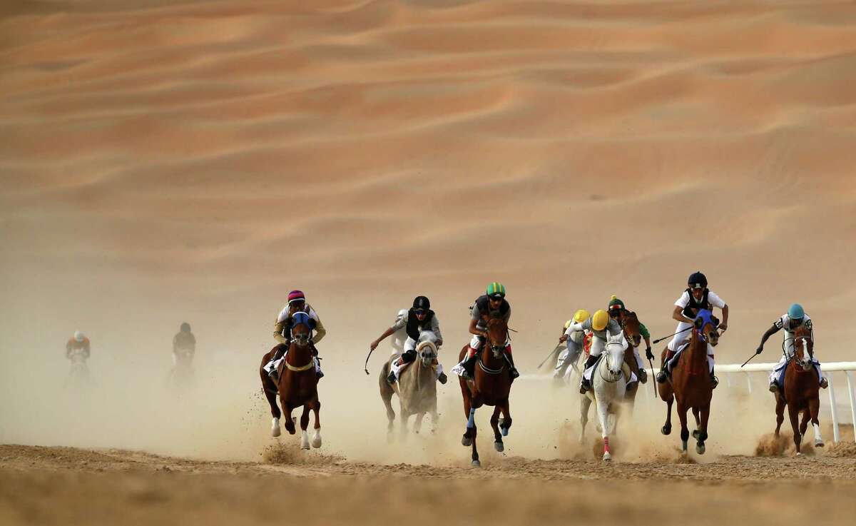 Photos: Middle East festival in the sand