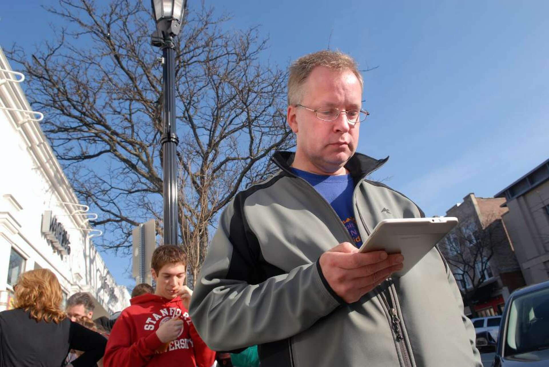 iPad madness hits the Avenue