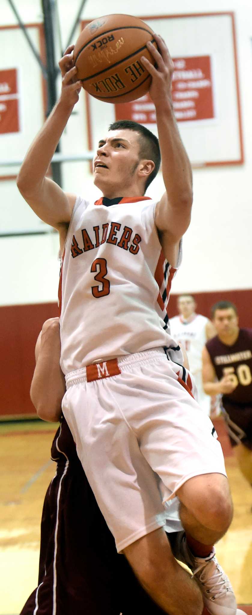 Dunn stuns with trey at buzzer