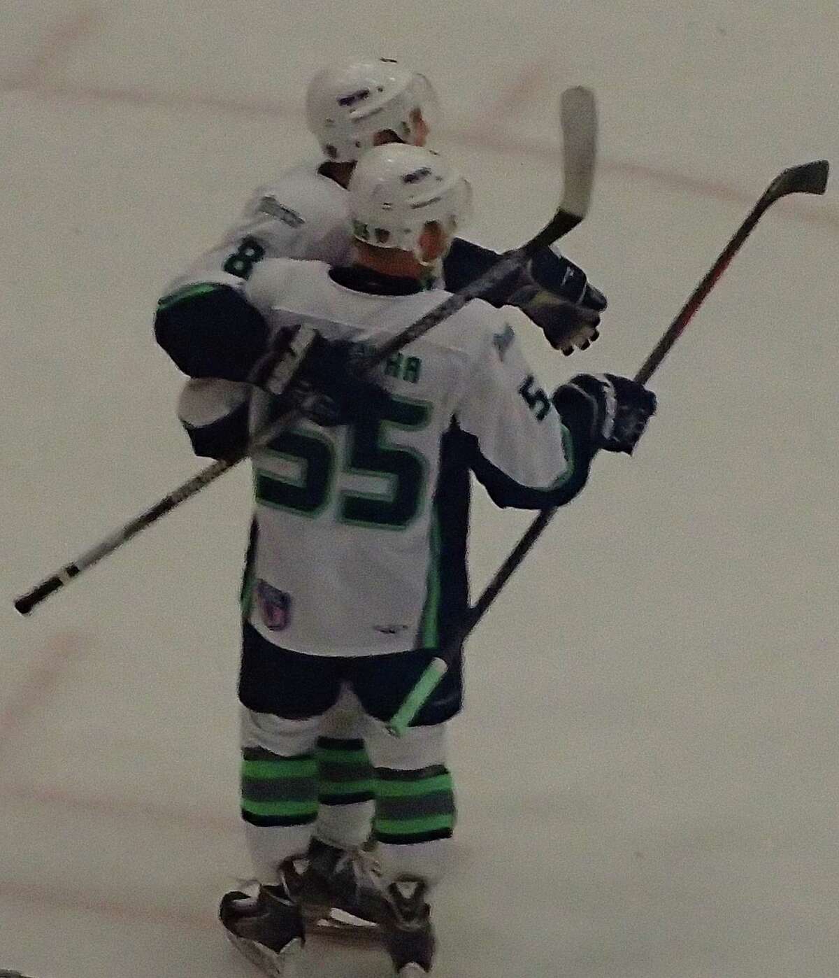 Titans suffer second straight loss