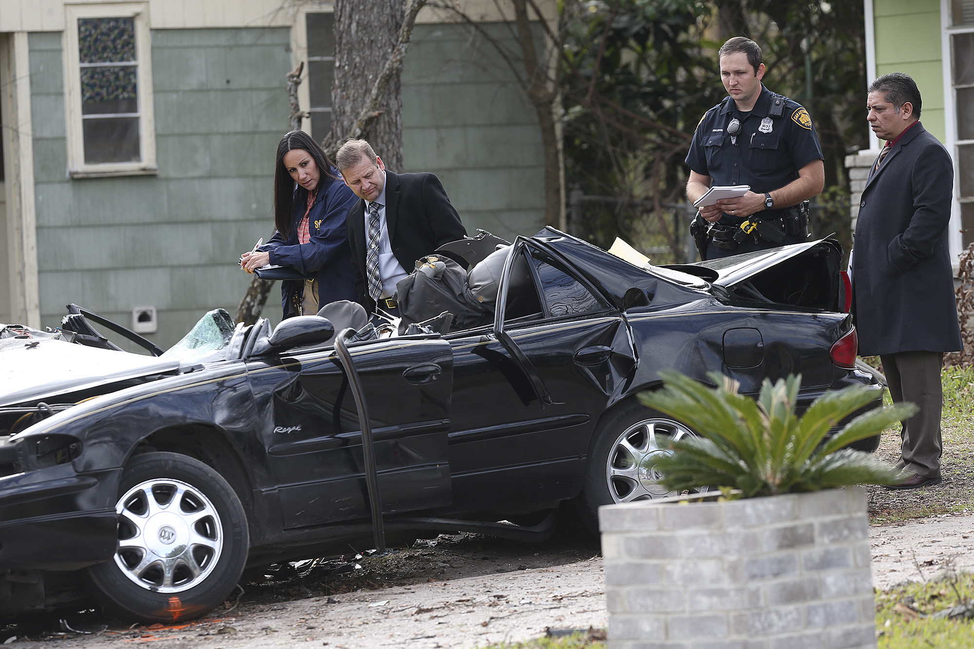 One dead after shootout between moving cars; fugitives sought