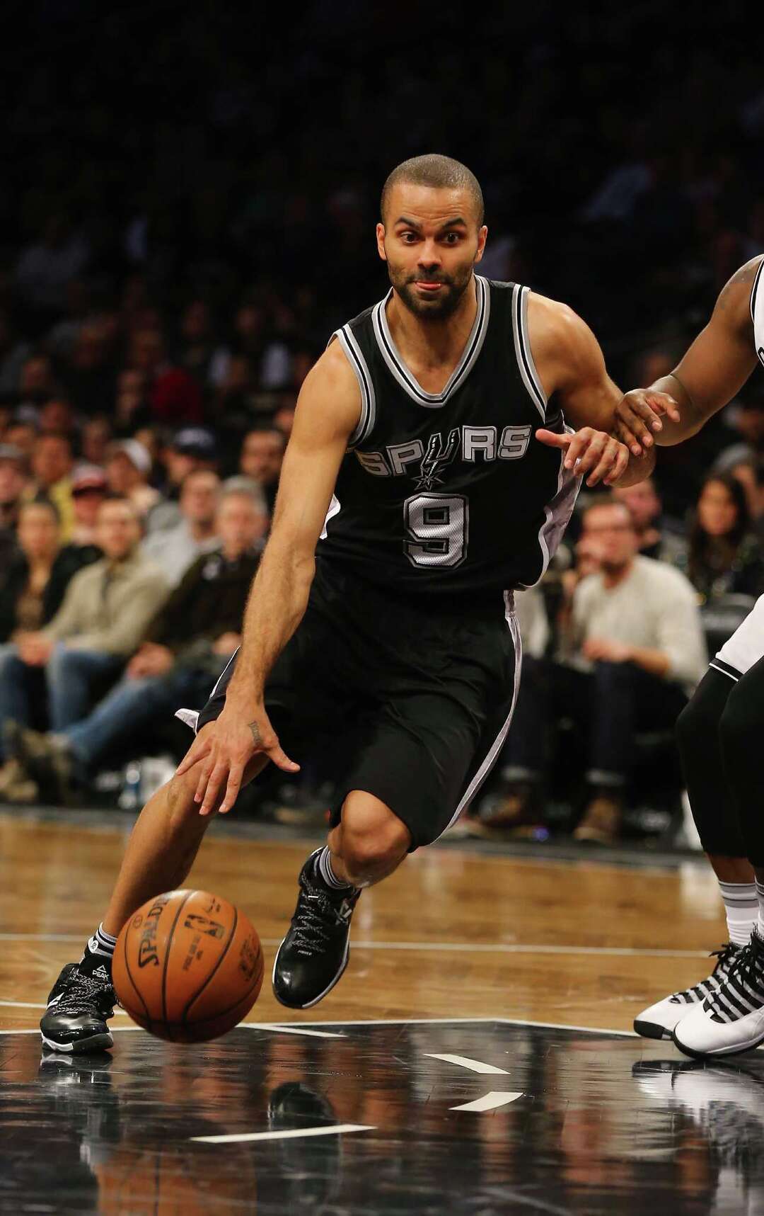 Spurs extend winning streak to season-best 8 games with rout of Nets