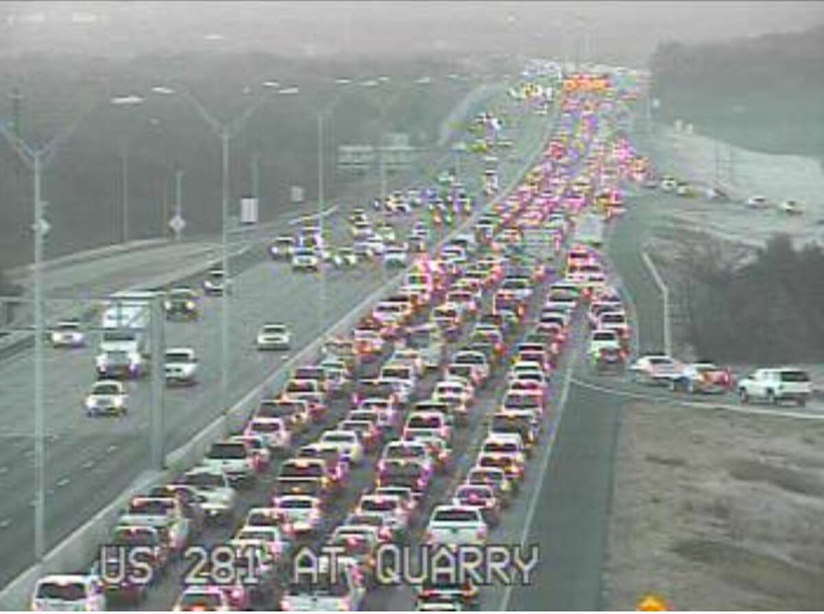 U.S. 281 cleared after major crash north of downtown