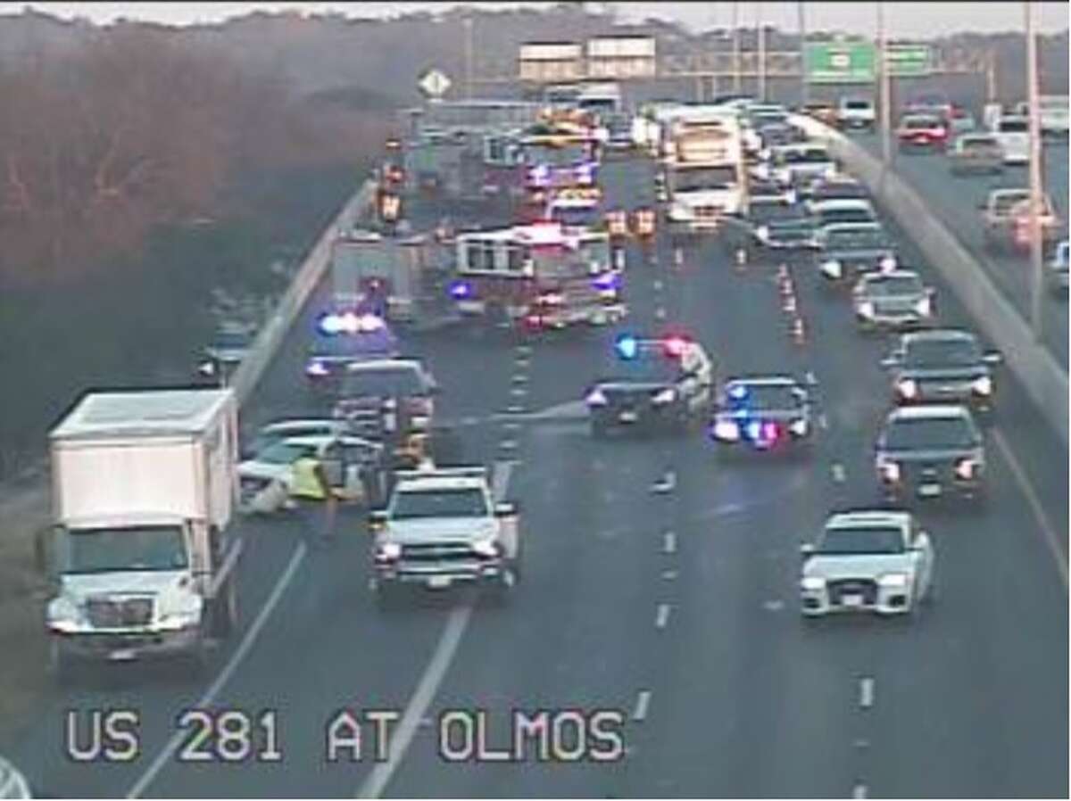 U.S. 281 cleared after major crash north of downtown