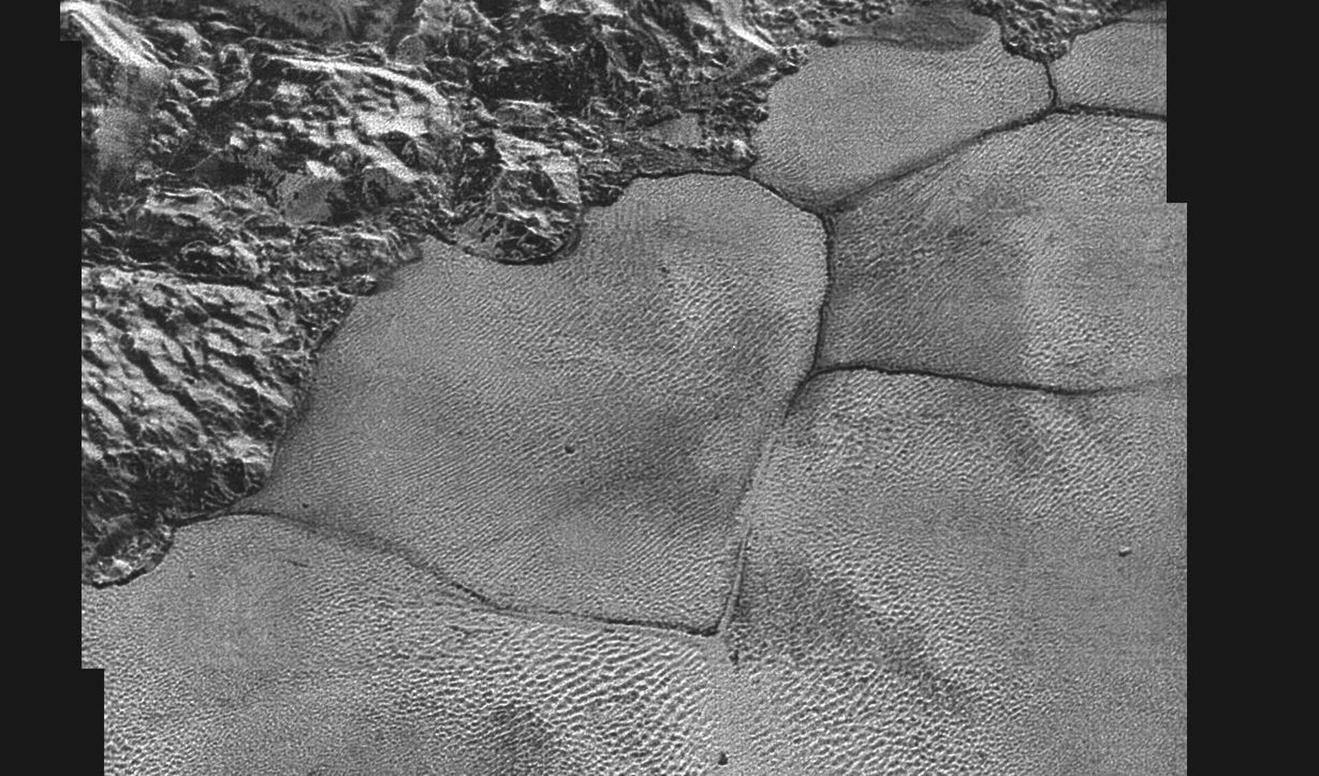 NASA pics show snail-like objects traversing Pluto
