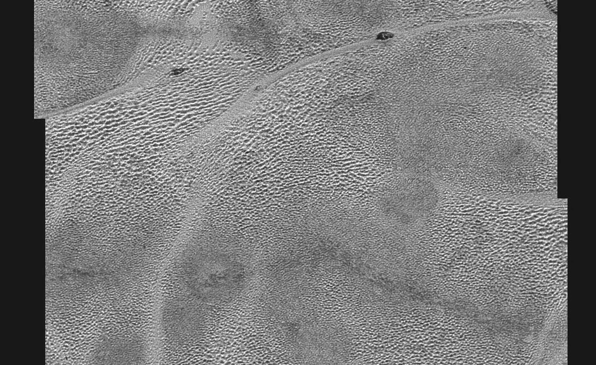 NASA pics show snail-like objects traversing Pluto