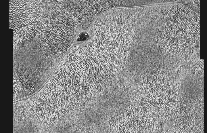 NASA pics show snail-like objects traversing Pluto