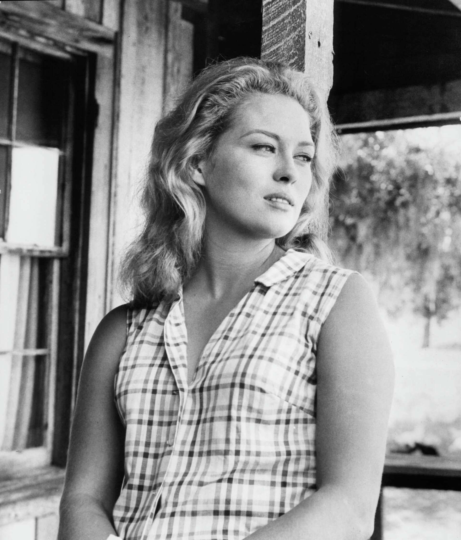 Faye Dunaway turns 76: Then and now